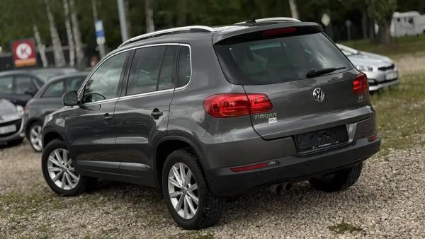 Grey Volkswagen Tiguan 2014 in Jelgava, with an engine capacity of 2.00 L and mileage of 241 thousand km for 9990 €, photo 4 on AUTOMOTO.COM.LV