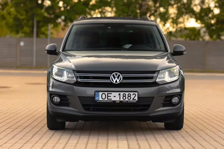Pelēks Volkswagen Tiguan 2014 Jelgava, ar dzinēja tilpumu 2.00 L un nobraukumu 277 tūkst. km par 7200 €, foto 4 vietnē AUTOMOTO.COM.LV