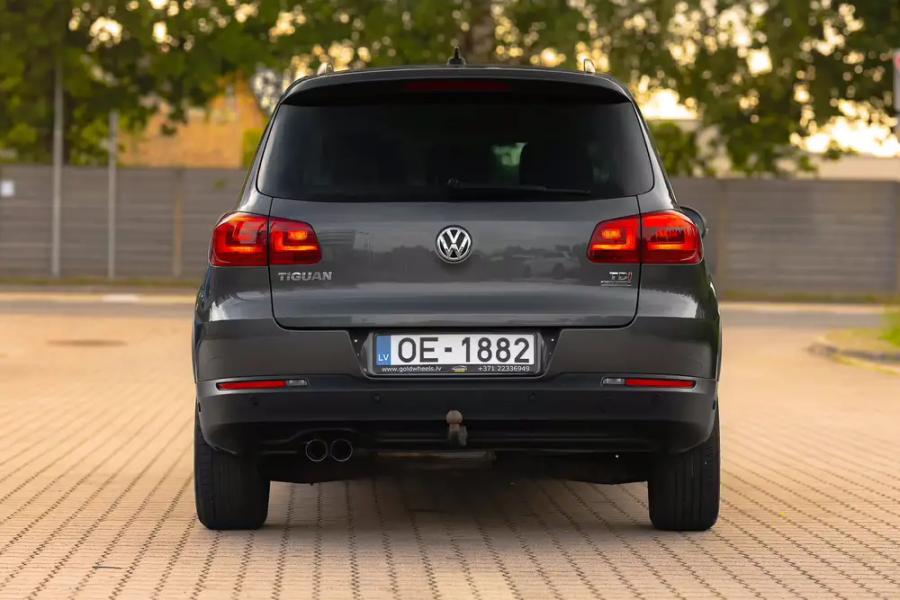 Pelēks Volkswagen Tiguan 2014 Jelgava, ar dzinēja tilpumu 2.00 L un nobraukumu 277 tūkst. km par 7200 €, foto 6 vietnē AUTOMOTO.COM.LV