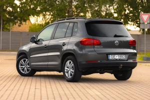Pelēks Volkswagen Tiguan 2014 Jelgava, ar dzinēja tilpumu 2.00 L un nobraukumu 277 tūkst. km par 7200 €, foto 7 vietnē AUTOMOTO.COM.LV