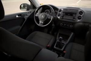Pelēks Volkswagen Tiguan 2014 Jelgava, ar dzinēja tilpumu 2.00 L un nobraukumu 277 tūkst. km par 7200 €, foto 8 vietnē AUTOMOTO.COM.LV