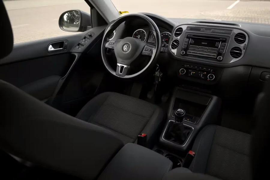 Pelēks Volkswagen Tiguan 2014 Jelgava, ar dzinēja tilpumu 2.00 L un nobraukumu 277 tūkst. km par 7200 €, foto 8 vietnē AUTOMOTO.COM.LV