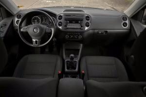 Pelēks Volkswagen Tiguan 2014 Jelgava, ar dzinēja tilpumu 2.00 L un nobraukumu 277 tūkst. km par 7200 €, foto 9 vietnē AUTOMOTO.COM.LV