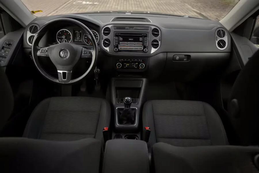 Pelēks Volkswagen Tiguan 2014 Jelgava, ar dzinēja tilpumu 2.00 L un nobraukumu 277 tūkst. km par 7200 €, foto 9 vietnē AUTOMOTO.COM.LV