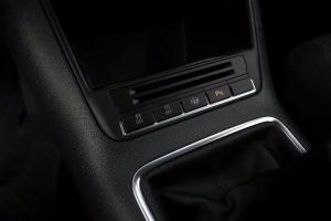 Pelēks Volkswagen Tiguan 2014 Jelgava, ar dzinēja tilpumu 2.00 L un nobraukumu 277 tūkst. km par 7200 €, foto 10 vietnē AUTOMOTO.COM.LV