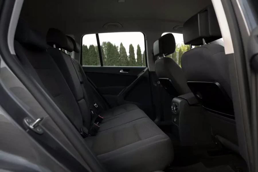 Pelēks Volkswagen Tiguan 2014 Jelgava, ar dzinēja tilpumu 2.00 L un nobraukumu 277 tūkst. km par 7200 €, foto 15 vietnē AUTOMOTO.COM.LV