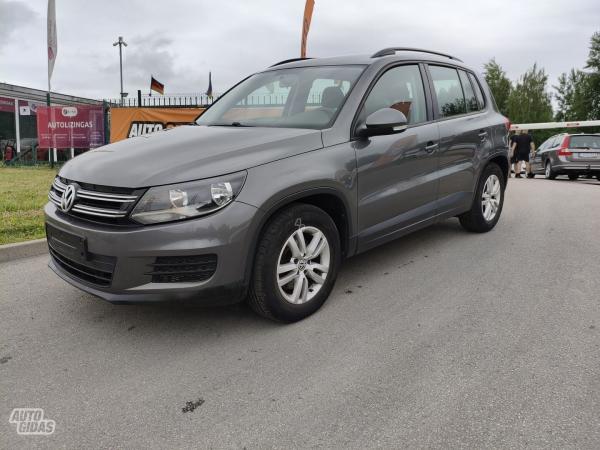 Grey Volkswagen Tiguan 2014 in Kaunas, with an engine capacity of 2.00 L and mileage of 300 thousand km for 7300 €, photo 1 on AUTOMOTO.COM.LV