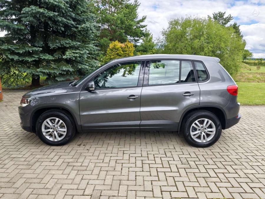 Grey Volkswagen Tiguan 2014 in Siauliai, with an engine capacity of 1.97 L and mileage of 178 thousand km for 9250 €, photo 1 on AUTOMOTO.COM.LV