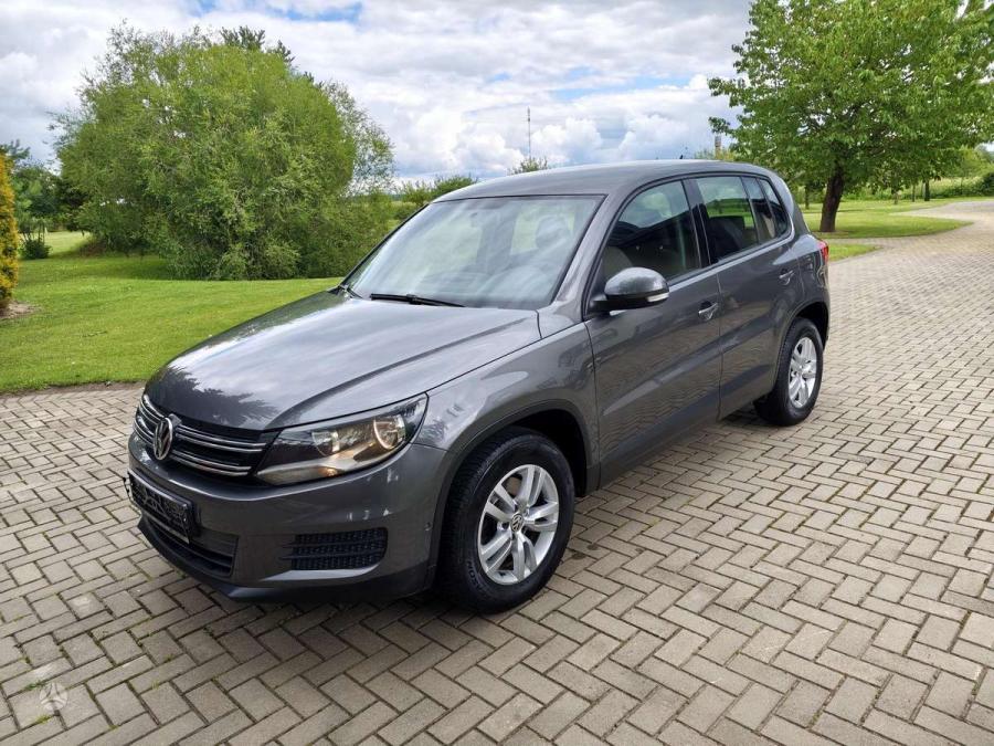 Grey Volkswagen Tiguan 2014 in Siauliai, with an engine capacity of 1.97 L and mileage of 178 thousand km for 9250 €, photo 3 on AUTOMOTO.COM.LV