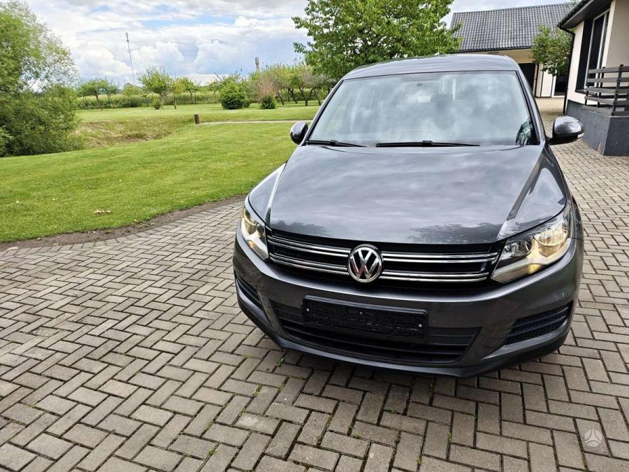Grey Volkswagen Tiguan 2014 in Siauliai, with an engine capacity of 1.97 L and mileage of 178 thousand km for 9250 €, photo 4 on AUTOMOTO.COM.LV