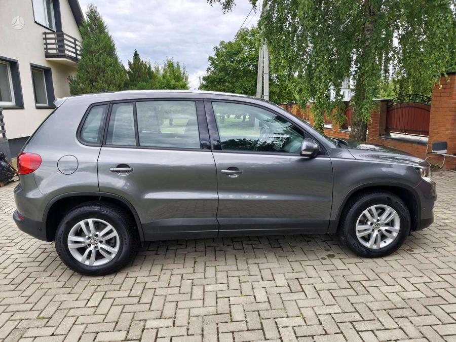 Grey Volkswagen Tiguan 2014 in Siauliai, with an engine capacity of 1.97 L and mileage of 178 thousand km for 9250 €, photo 6 on AUTOMOTO.COM.LV