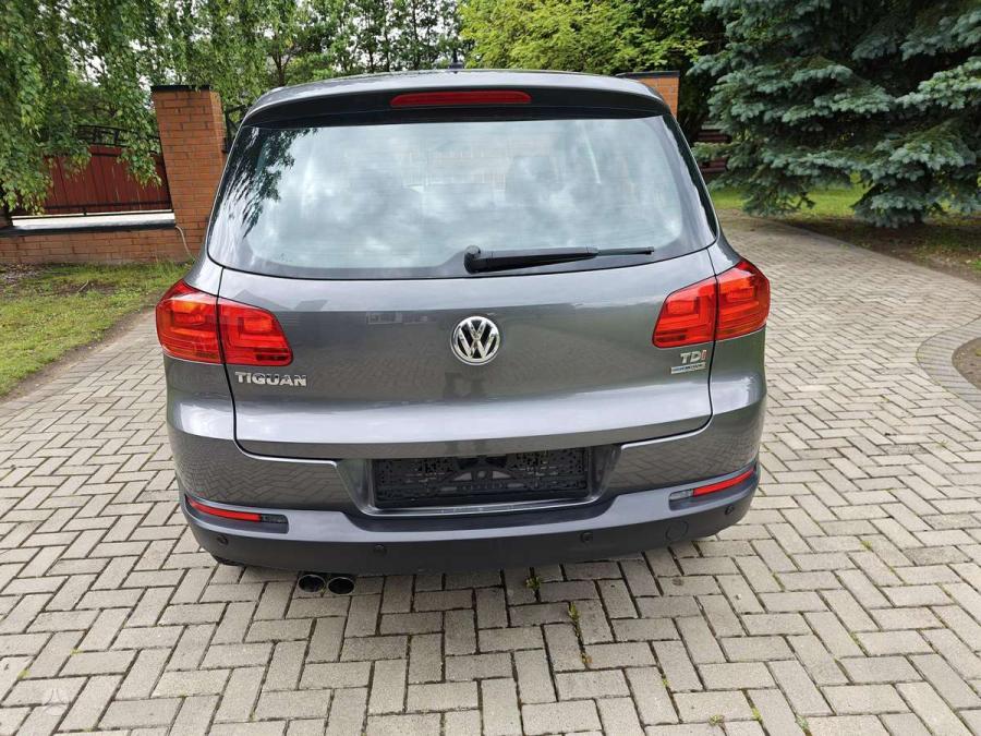 Grey Volkswagen Tiguan 2014 in Siauliai, with an engine capacity of 1.97 L and mileage of 178 thousand km for 9250 €, photo 8 on AUTOMOTO.COM.LV