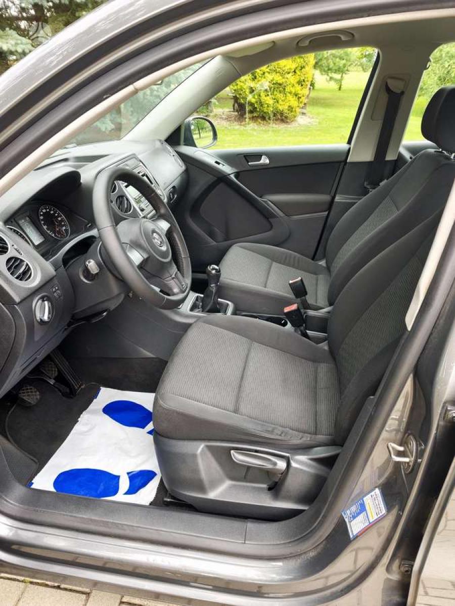 Grey Volkswagen Tiguan 2014 in Siauliai, with an engine capacity of 1.97 L and mileage of 178 thousand km for 9250 €, photo 10 on AUTOMOTO.COM.LV