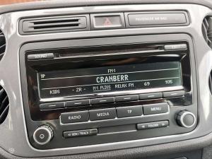 Grey Volkswagen Tiguan 2014 in Siauliai, with an engine capacity of 1.97 L and mileage of 178 thousand km for 9250 €, photo 16 on AUTOMOTO.COM.LV