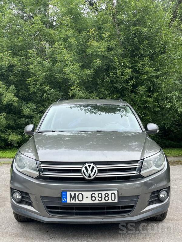 Pelēks Volkswagen Tiguan 2014 Rīga, ar dzinēja tilpumu 2.00 L un nobraukumu 253 tūkst. km par 8000 €, foto 1 vietnē AUTOMOTO.COM.LV
