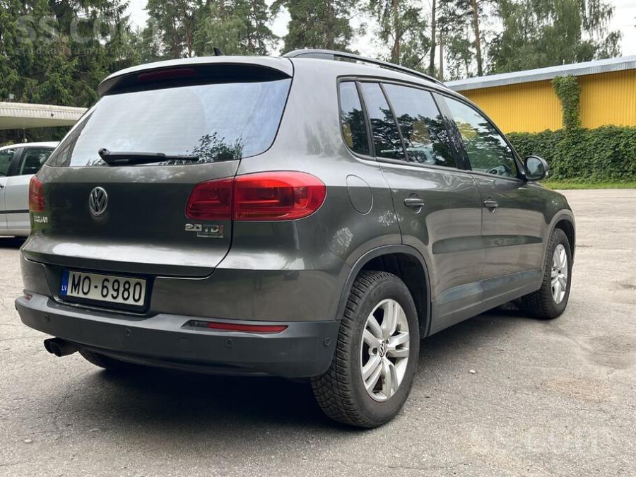 Pelēks Volkswagen Tiguan 2014 Rīga, ar dzinēja tilpumu 2.00 L un nobraukumu 253 tūkst. km par 8000 €, foto 6 vietnē AUTOMOTO.COM.LV