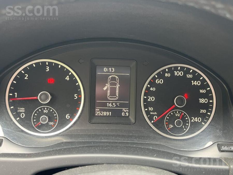 Pelēks Volkswagen Tiguan 2014 Rīga, ar dzinēja tilpumu 2.00 L un nobraukumu 253 tūkst. km par 8000 €, foto 8 vietnē AUTOMOTO.COM.LV