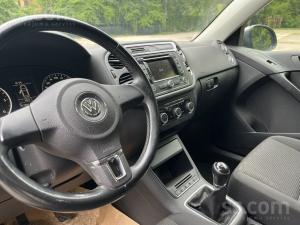 Pelēks Volkswagen Tiguan 2014 Rīga, ar dzinēja tilpumu 2.00 L un nobraukumu 253 tūkst. km par 8000 €, foto 10 vietnē AUTOMOTO.COM.LV
