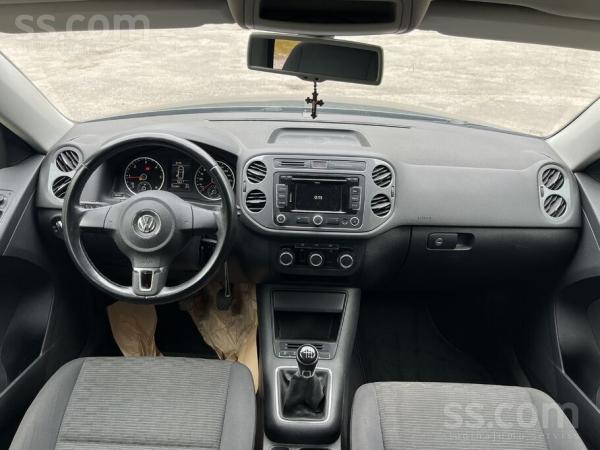 Pelēks Volkswagen Tiguan 2014 Rīga, ar dzinēja tilpumu 2.00 L un nobraukumu 253 tūkst. km par 8000 €, foto 10 vietnē AUTOMOTO.COM.LV
