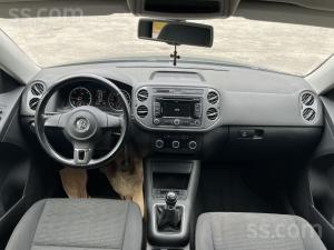 Pelēks Volkswagen Tiguan 2014 Rīga, ar dzinēja tilpumu 2.00 L un nobraukumu 253 tūkst. km par 8000 €, foto 11 vietnē AUTOMOTO.COM.LV
