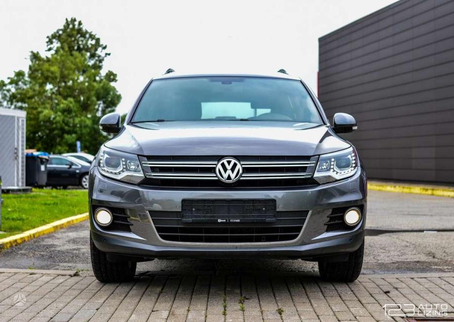 Grey Volkswagen Tiguan 2014 in Kretinga, with an engine capacity of 2.00 L and mileage of 286 thousand km for 11750 €, photo 4 on AUTOMOTO.COM.LV