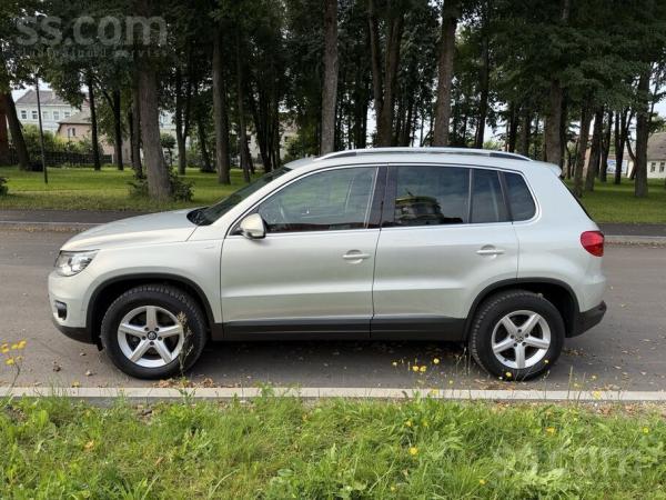 Grey Volkswagen Tiguan 2014 in Daugavpils, with an engine capacity of 2.00 L and mileage of 181 thousand km for 12950 €, photo 2 on AUTOMOTO.COM.LV