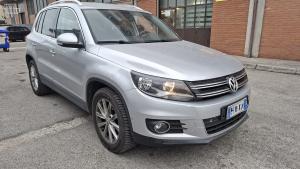 Grey Volkswagen Tiguan 2014 in Utena, with an engine capacity of 2.00 L and mileage of 216 thousand km for 8350 €, photo 5 on AUTOMOTO.COM.LV