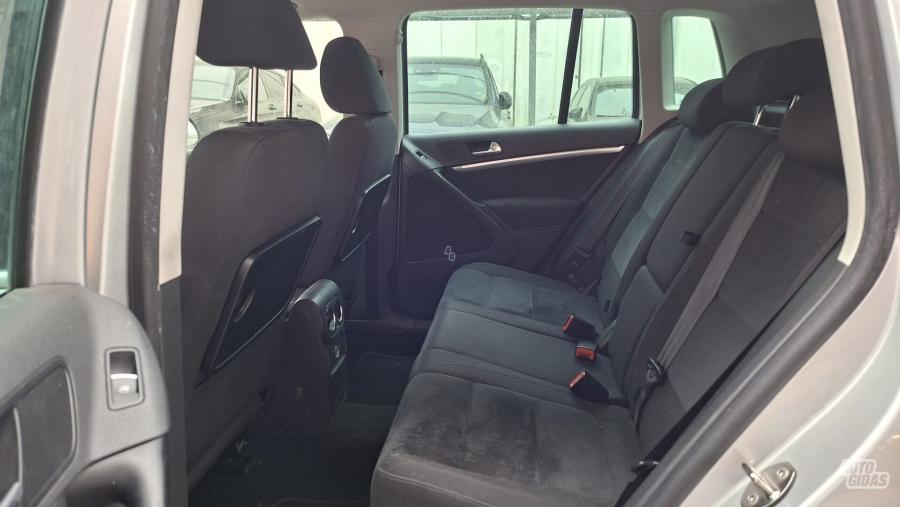 Grey Volkswagen Tiguan 2014 in Utena, with an engine capacity of 2.00 L and mileage of 216 thousand km for 8350 €, photo 12 on AUTOMOTO.COM.LV