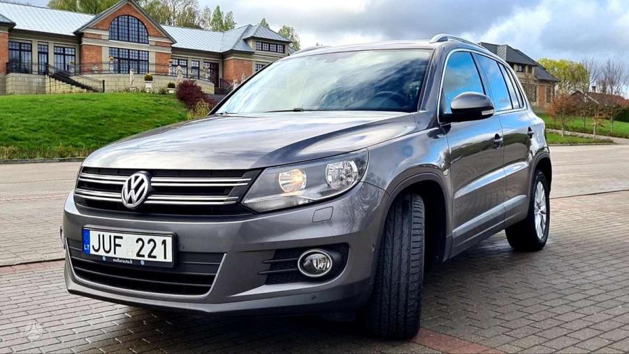 Grey Volkswagen Tiguan 2014 in Vilnius, with an engine capacity of 1.97 L and mileage of 382 thousand km for 7890 €, photo 1 on AUTOMOTO.COM.LV