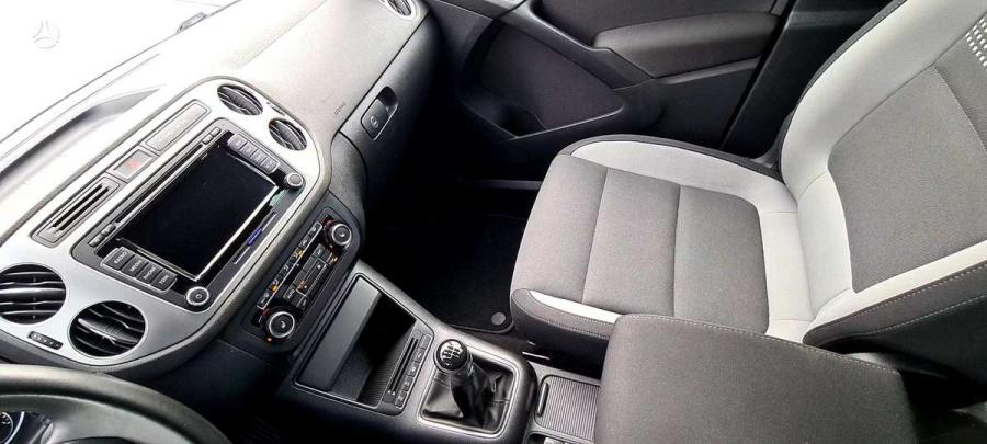 Grey Volkswagen Tiguan 2014 in Vilnius, with an engine capacity of 1.97 L and mileage of 382 thousand km for 7890 €, photo 12 on AUTOMOTO.COM.LV