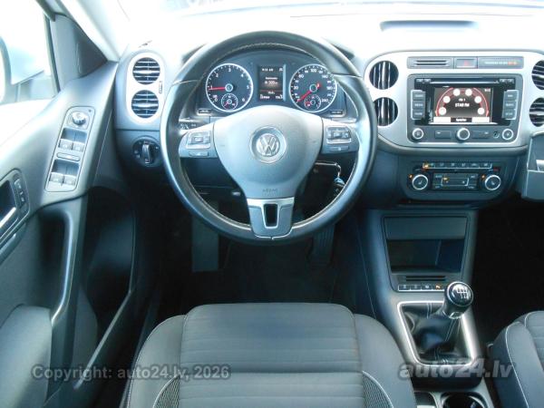 Pelēks Volkswagen Tiguan 2014 Viljandi, ar dzinēja tilpumu 2.00 L un nobraukumu 230 tūkst. km par 10490 €, foto 6 vietnē AUTOMOTO.COM.LV