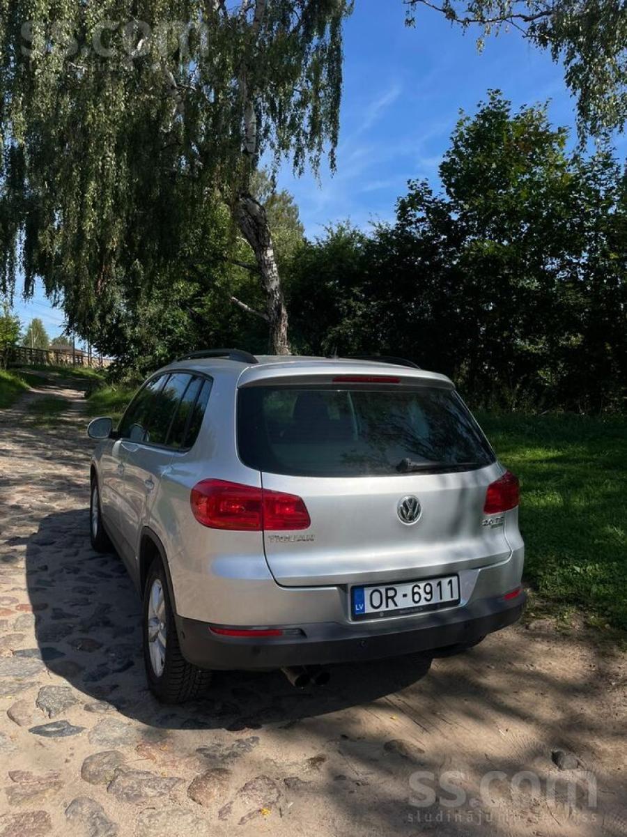 Grey Volkswagen Tiguan 2014 in Riga, with an engine capacity of 2.00 L and mileage of 277 thousand km for 6490 €, photo 5 on AUTOMOTO.COM.LV