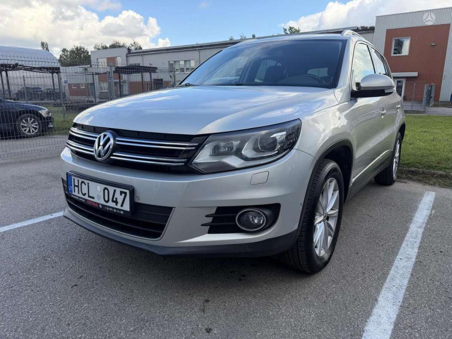 Grey Volkswagen Tiguan 2014 in Kaunas, with an engine capacity of 1.97 L and mileage of 220 thousand km for 9800 €, photo 1 on AUTOMOTO.COM.LV