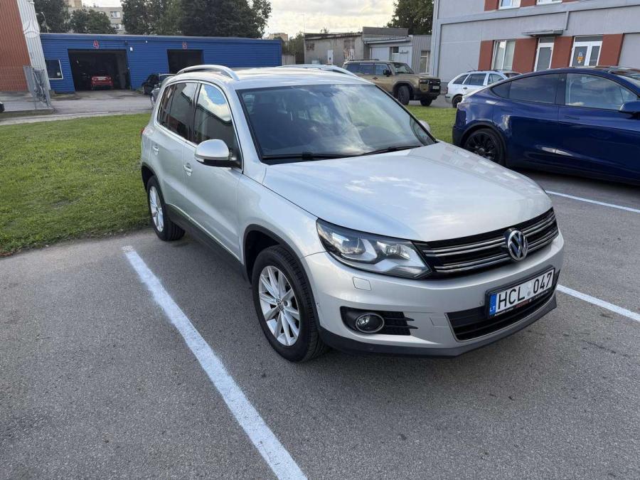 Grey Volkswagen Tiguan 2014 in Kaunas, with an engine capacity of 1.97 L and mileage of 220 thousand km for 9800 €, photo 3 on AUTOMOTO.COM.LV