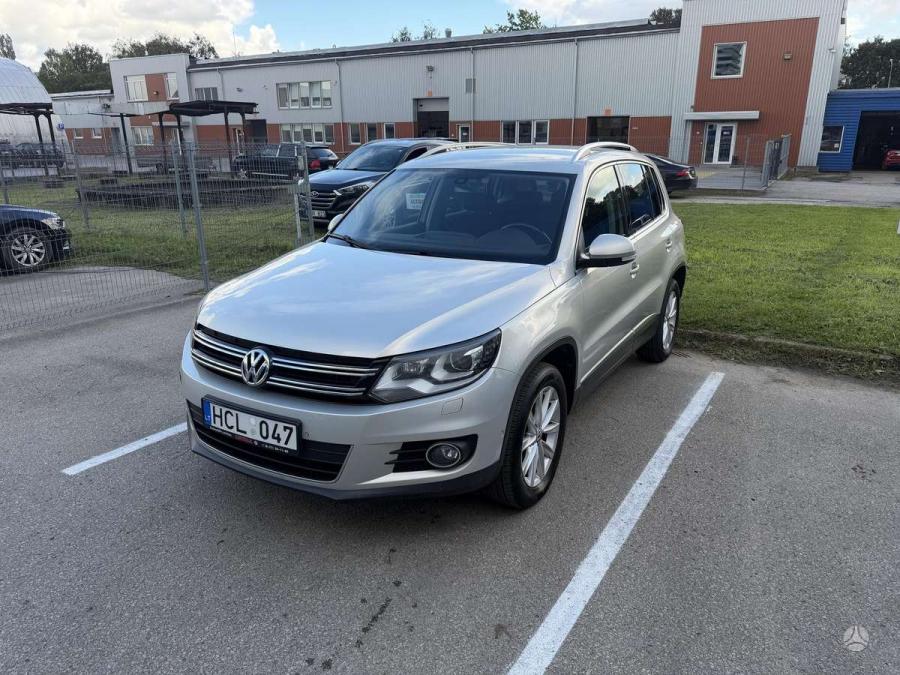 Grey Volkswagen Tiguan 2014 in Kaunas, with an engine capacity of 1.97 L and mileage of 220 thousand km for 9800 €, photo 4 on AUTOMOTO.COM.LV