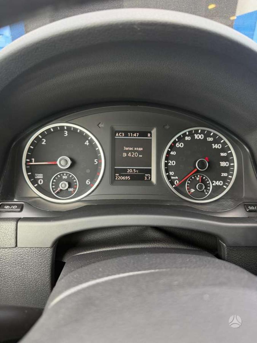 Grey Volkswagen Tiguan 2014 in Kaunas, with an engine capacity of 1.97 L and mileage of 220 thousand km for 9800 €, photo 12 on AUTOMOTO.COM.LV