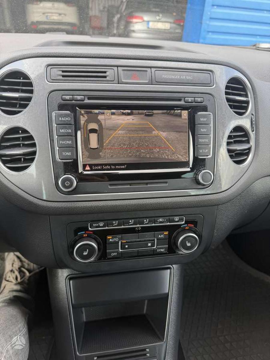 Grey Volkswagen Tiguan 2014 in Kaunas, with an engine capacity of 1.97 L and mileage of 220 thousand km for 9800 €, photo 13 on AUTOMOTO.COM.LV