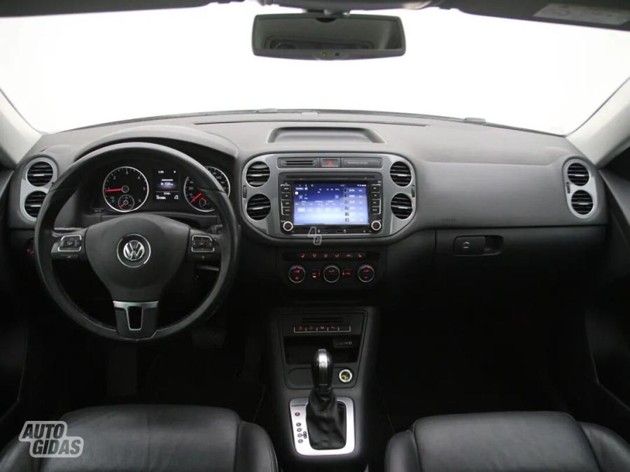 Pelēks Volkswagen Tiguan 2015 Viļņa, ar dzinēja tilpumu 2.00 L un nobraukumu 192 tūkst. km par 12999 €, foto 3 vietnē AUTOMOTO.COM.LV