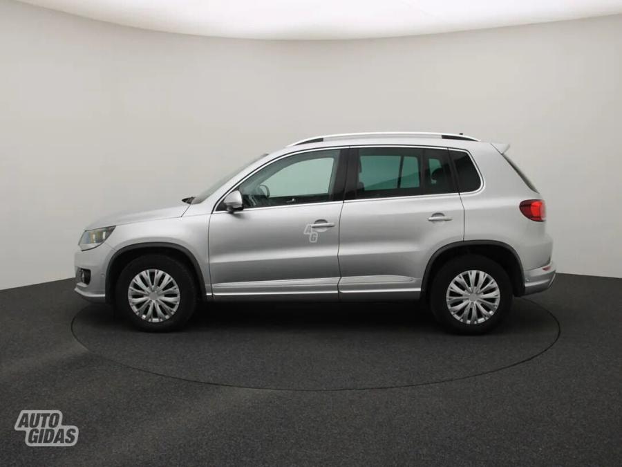 Pelēks Volkswagen Tiguan 2015 Viļņa, ar dzinēja tilpumu 2.00 L un nobraukumu 192 tūkst. km par 12999 €, foto 7 vietnē AUTOMOTO.COM.LV