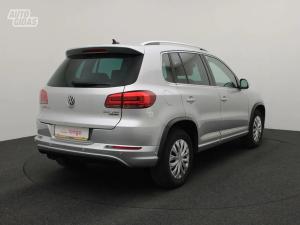 Pelēks Volkswagen Tiguan 2015 Viļņa, ar dzinēja tilpumu 2.00 L un nobraukumu 192 tūkst. km par 12999 €, foto 9 vietnē AUTOMOTO.COM.LV
