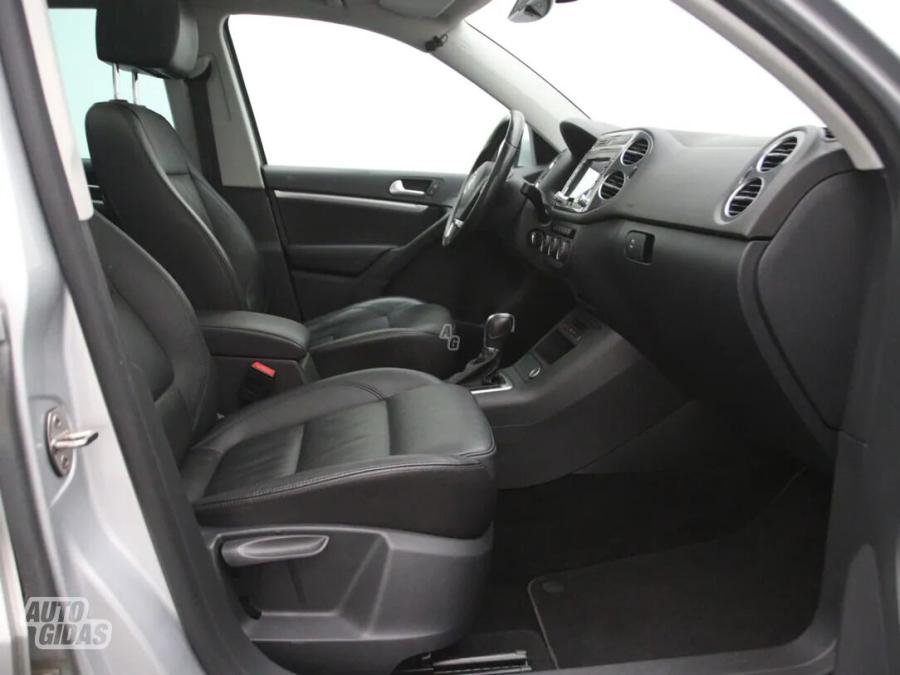 Pelēks Volkswagen Tiguan 2015 Viļņa, ar dzinēja tilpumu 2.00 L un nobraukumu 192 tūkst. km par 12999 €, foto 15 vietnē AUTOMOTO.COM.LV