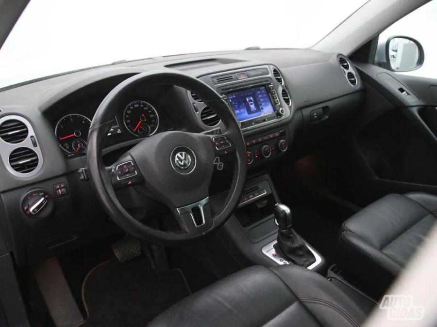 Pelēks Volkswagen Tiguan 2015 Viļņa, ar dzinēja tilpumu 2.00 L un nobraukumu 192 tūkst. km par 12999 €, foto 17 vietnē AUTOMOTO.COM.LV