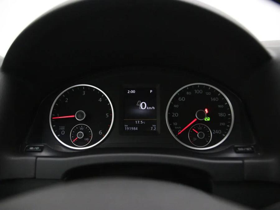Pelēks Volkswagen Tiguan 2015 Viļņa, ar dzinēja tilpumu 2.00 L un nobraukumu 192 tūkst. km par 12999 €, foto 20 vietnē AUTOMOTO.COM.LV