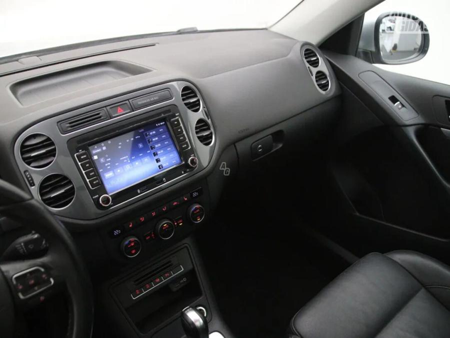 Pelēks Volkswagen Tiguan 2015 Viļņa, ar dzinēja tilpumu 2.00 L un nobraukumu 192 tūkst. km par 12999 €, foto 22 vietnē AUTOMOTO.COM.LV