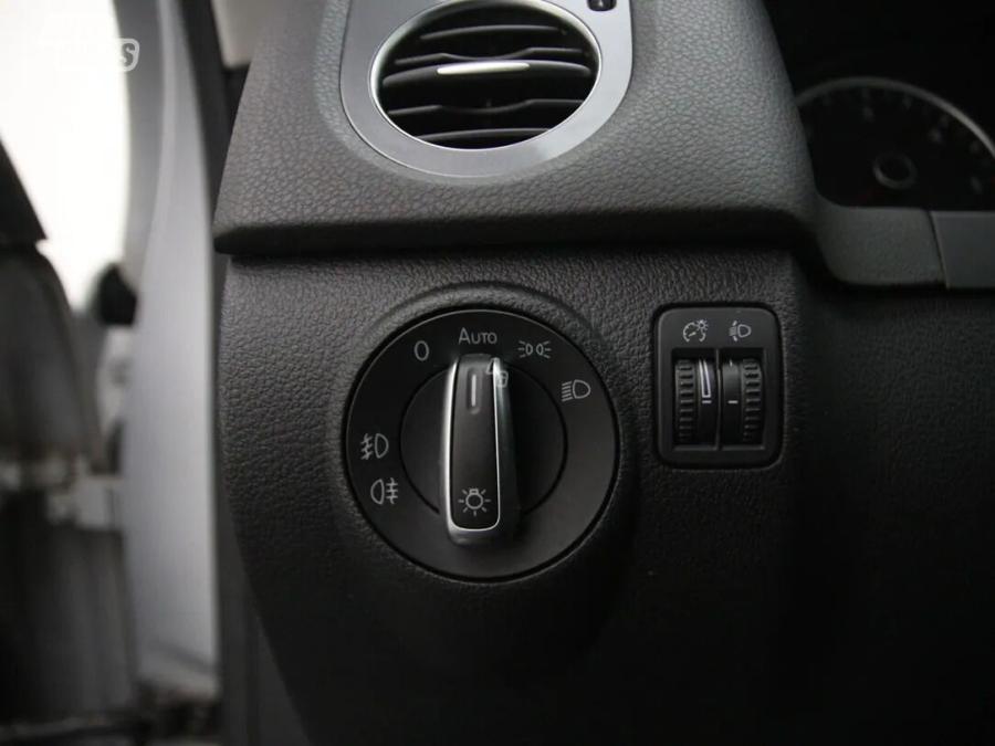 Pelēks Volkswagen Tiguan 2015 Viļņa, ar dzinēja tilpumu 2.00 L un nobraukumu 192 tūkst. km par 12999 €, foto 27 vietnē AUTOMOTO.COM.LV