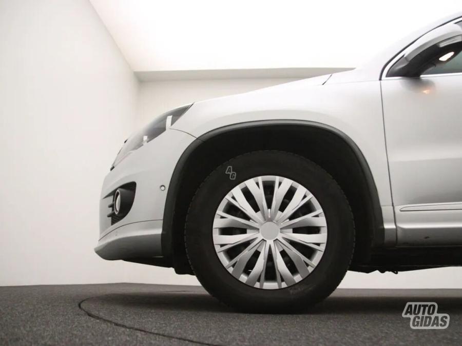 Pelēks Volkswagen Tiguan 2015 Viļņa, ar dzinēja tilpumu 2.00 L un nobraukumu 192 tūkst. km par 12999 €, foto 28 vietnē AUTOMOTO.COM.LV