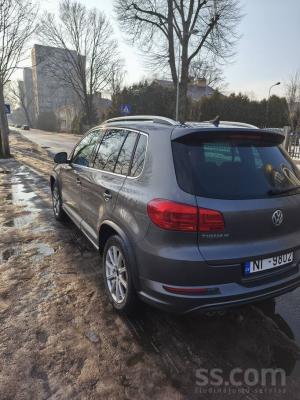 Pelēks Volkswagen Tiguan 2015 Rīga, ar dzinēja tilpumu 2.00 L un nobraukumu 210 tūkst. km par 12900 €, foto 3 vietnē AUTOMOTO.COM.LV