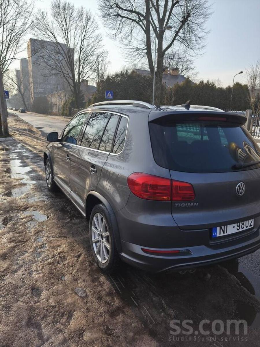 Pelēks Volkswagen Tiguan 2015 Rīga, ar dzinēja tilpumu 2.00 L un nobraukumu 210 tūkst. km par 12900 €, foto 3 vietnē AUTOMOTO.COM.LV