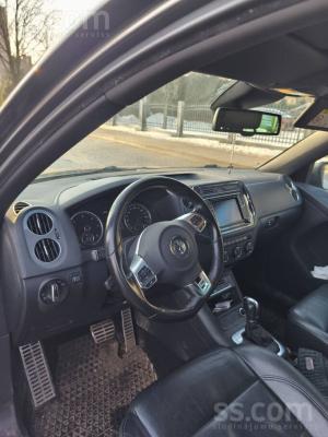 Pelēks Volkswagen Tiguan 2015 Rīga, ar dzinēja tilpumu 2.00 L un nobraukumu 210 tūkst. km par 12900 €, foto 7 vietnē AUTOMOTO.COM.LV