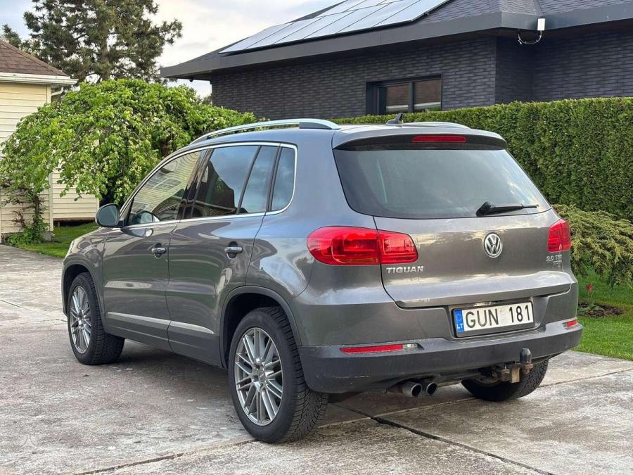 Pelēks Volkswagen Tiguan 2015 Viļņa, ar dzinēja tilpumu 1.98 L un nobraukumu 112 tūkst. km par 9999 €, foto 3 vietnē AUTOMOTO.COM.LV